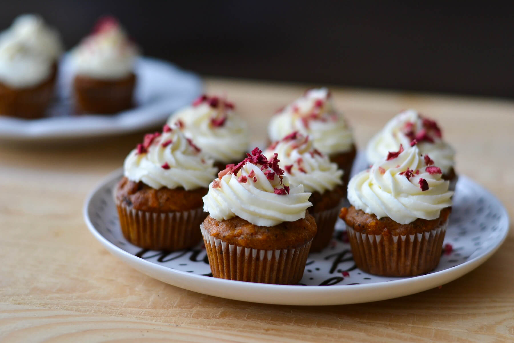 Mrkvové cupcakes s krémem z mascarpone a tvarohu - Hladova : Hladova